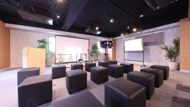 #エヌティGoburin2nd【新宿三丁目】忘年会🤶駅徒歩2分/席数84立食90名飲食/120㌅画面/会議/セミナーの写真13