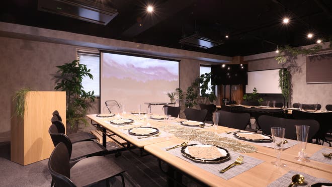 #エヌティGoburin2nd【新宿三丁目】忘年会🤶駅徒歩2分/席数84立食90名飲食/120㌅画面/会議/セミナーの写真17