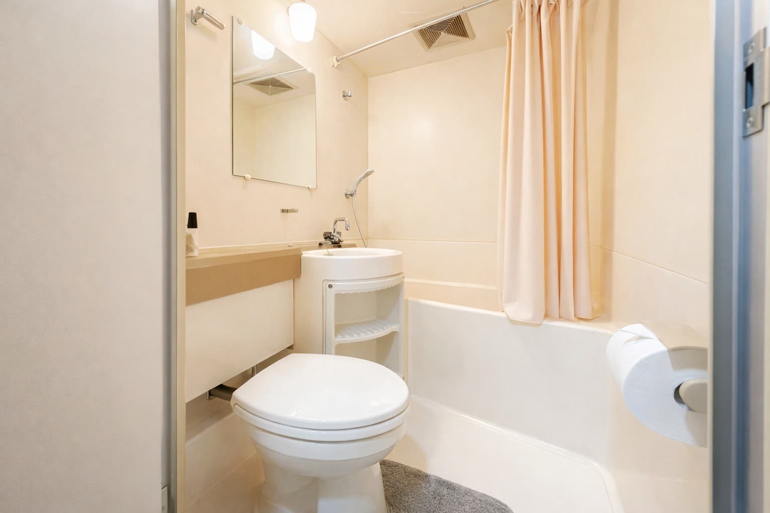 1分で着いて、すぐ乾杯。丸の内のパーティ部屋の写真23