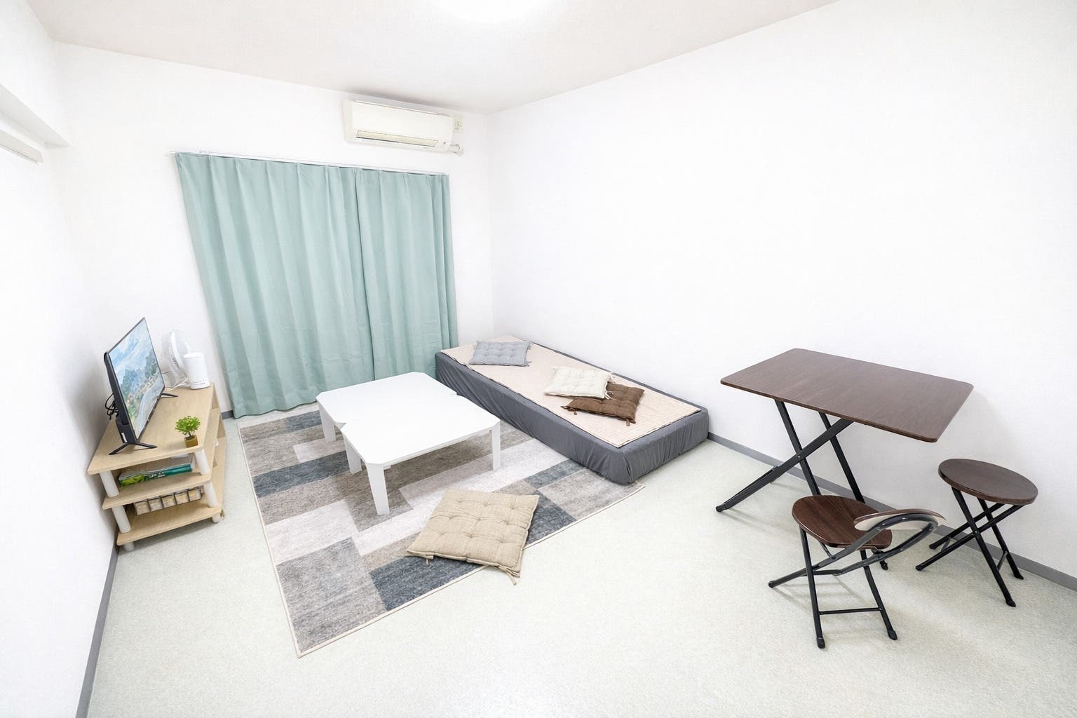 1分で着いて、すぐ乾杯。丸の内のパーティ部屋の写真2