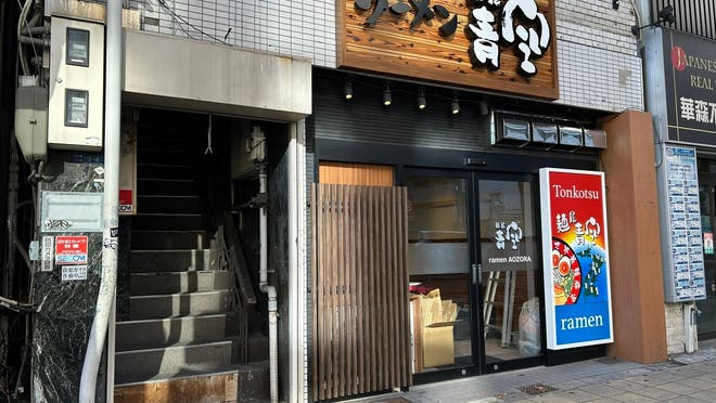 日本橋駅徒歩1分の利便性。低価格&完全個室の会議室。テーブルレイアウト変更可。商談、テレワーク、面接、自習室、撮影、娯楽室としての写真9