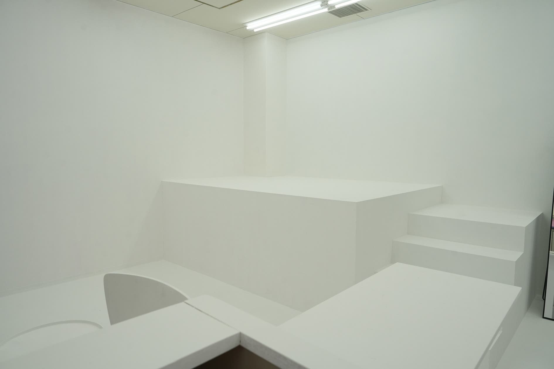 【リニューアル50%OFF実施中】真っ白カフェ風のレンタルスペース！撮影、物販、一日カフェなんでも出来ます！の写真1