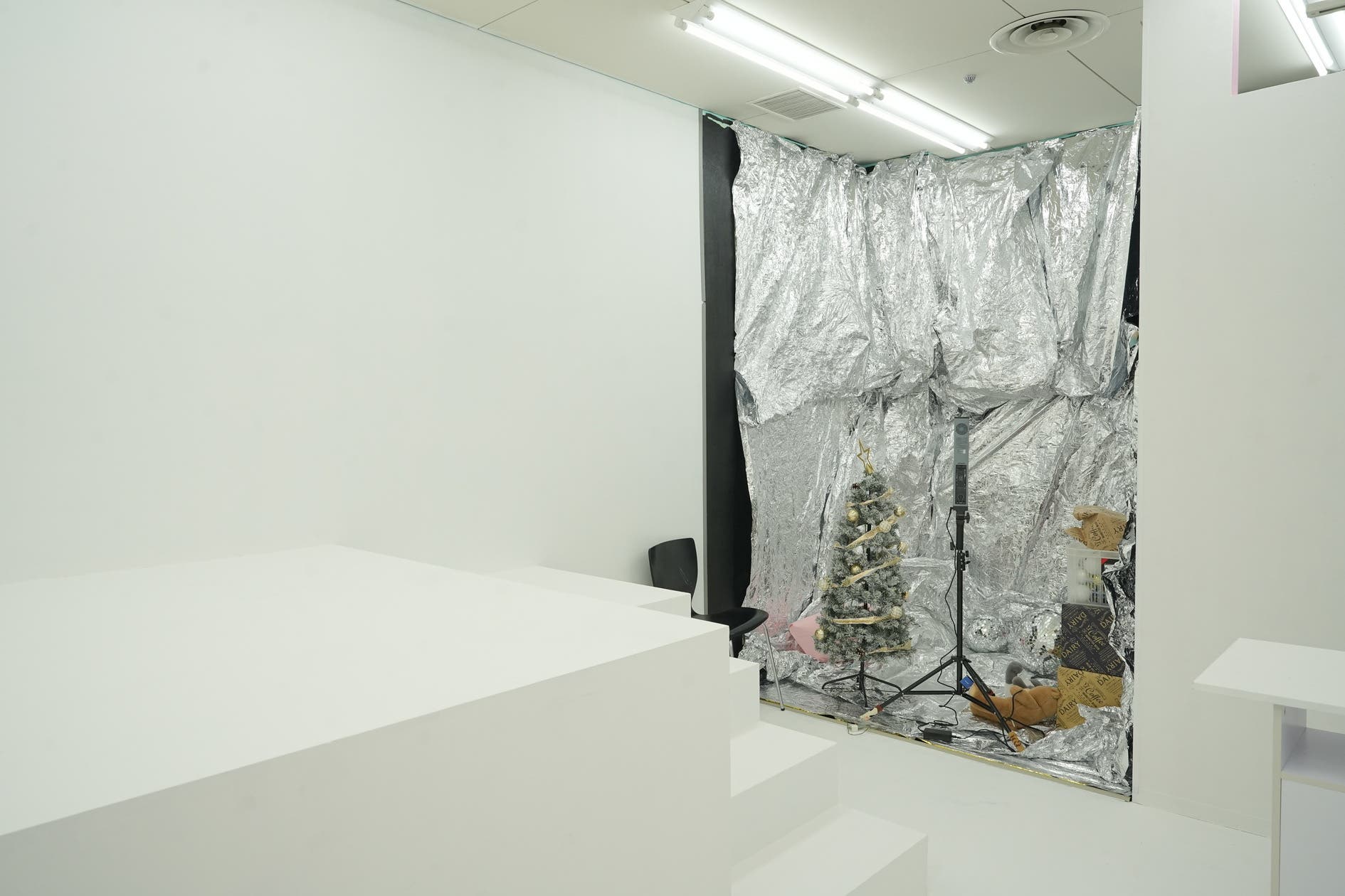 【リニューアル50%OFF実施中】真っ白カフェ風のレンタルスペース！撮影、物販、一日カフェなんでも出来ます！の写真3