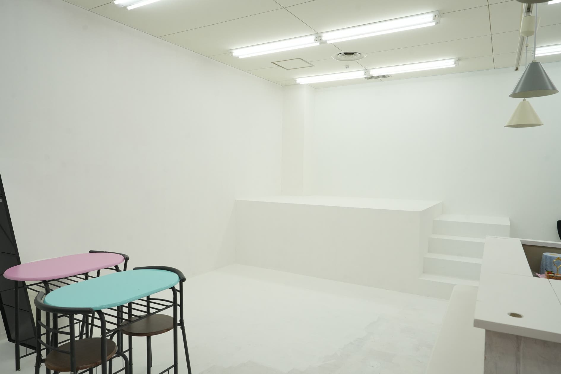 【リニューアル50%OFF実施中】真っ白カフェ風のレンタルスペース！撮影、物販、一日カフェなんでも出来ます！の写真4