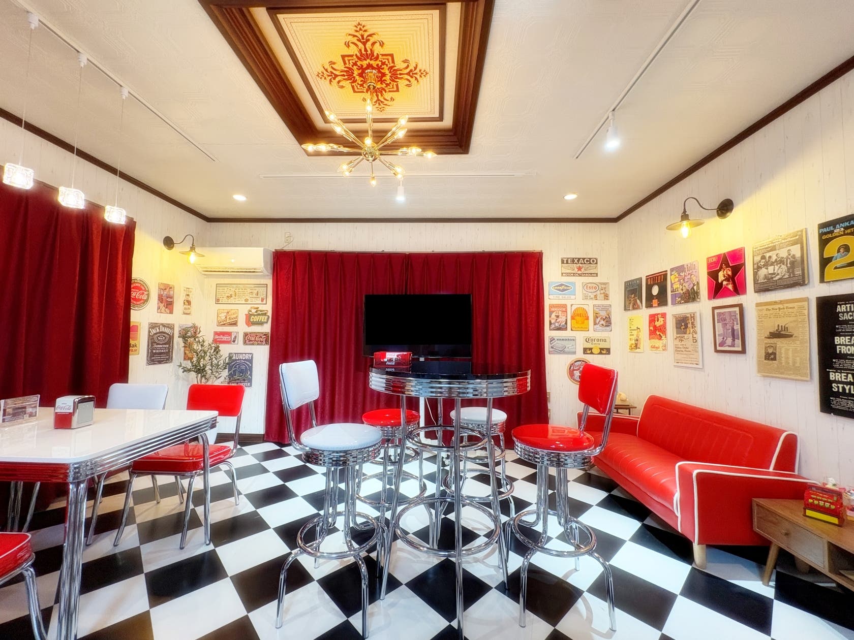 瀬戸内海 糸崎港至近、アメリカンポップな撮影スタジオ。パーティー利用もどうぞ♪の写真1