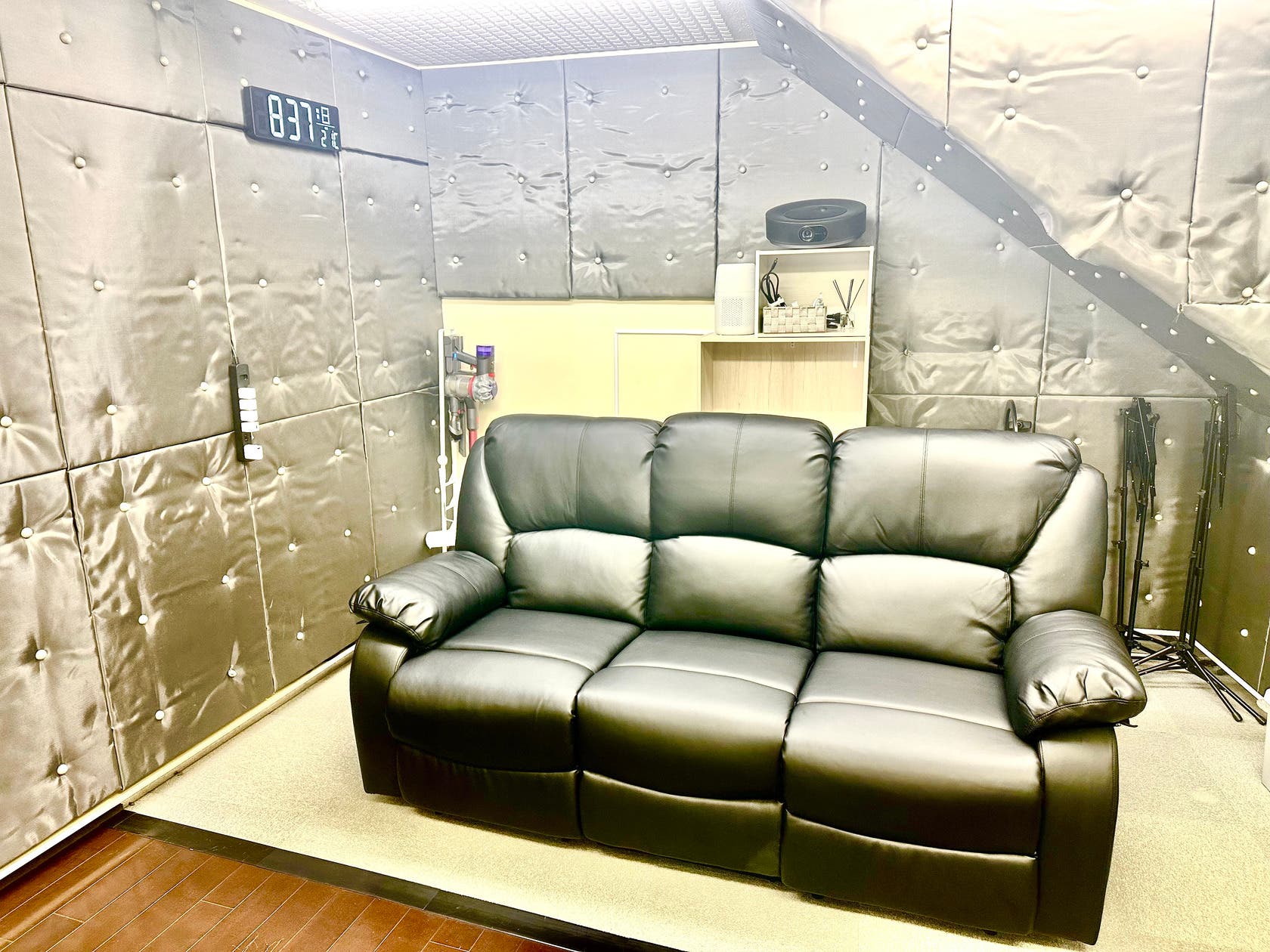 ＼NEW OPEN オープン価格／徒歩1分で地下へ。150インチ大画面×練習・撮影・鑑賞・ピアノもある、千歳船橋シアタールームの写真2