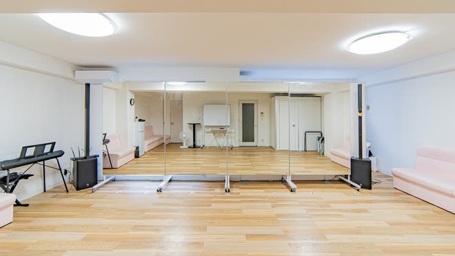 【天神駅から徒歩7分】親不孝通りの最大10名で広々ダンススタジオ!!の写真2