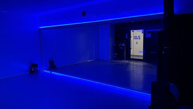 千葉駅から10分前後 鏡、音響、カーテンを設置しており、ダンスや余興、ヨガなど様々な用途でご使用いただけます。の写真2