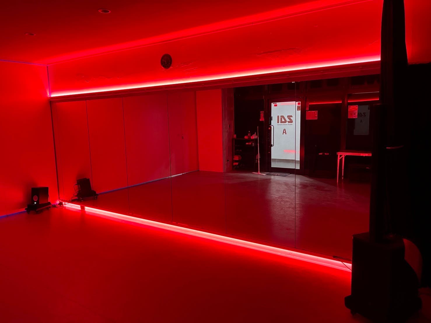 千葉駅から10分前後　鏡、音響、カーテンを設置しており、ダンスや余興、ヨガなど様々な用途でご使用いただけます。の写真7