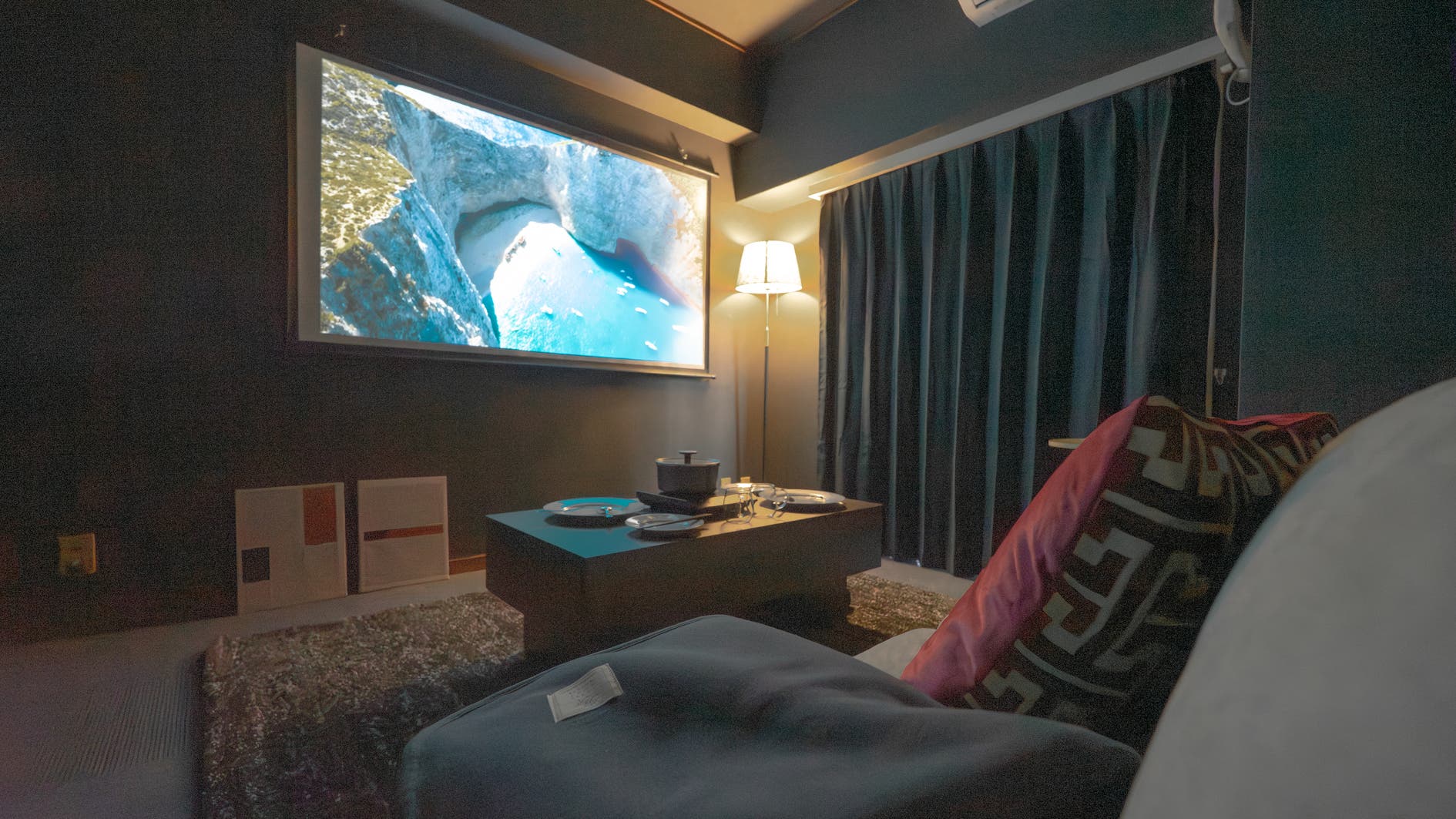 スペモ🎬駅徒歩10秒🚶‍♀️プロジェクター🎦スクリーン🎞️映画鑑賞🍿ゲーム🎮️デート💖816_CINEMA福岡天神の写真1