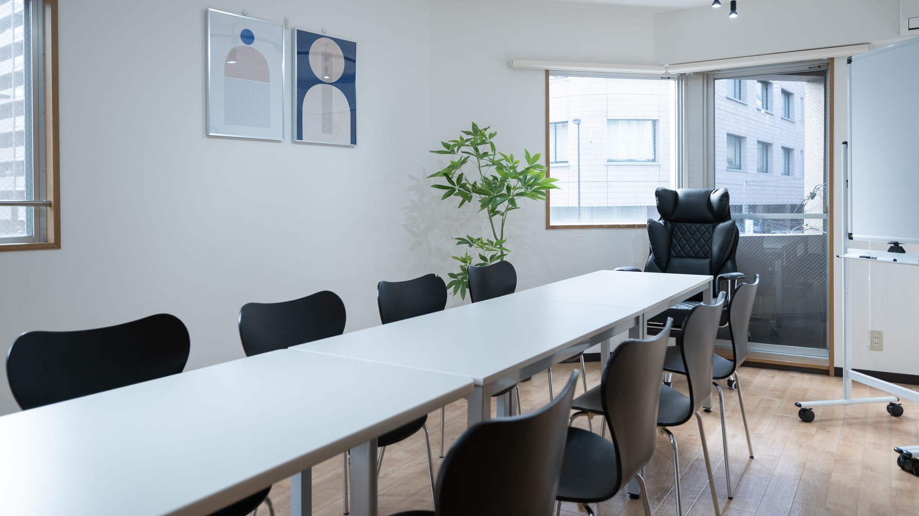 湯島駅1分。マルチモニタで捗るおこもり作業！ちょうどサイズの31㎡！最大9名！作業・ミーティング・小会議・ミニセミナーに！の写真5