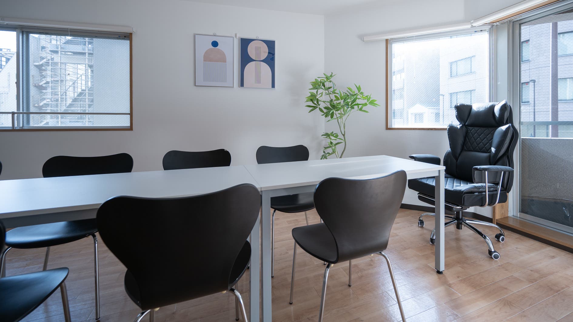 湯島駅1分。マルチモニタで捗るおこもり作業！ちょうどサイズの31㎡！最大9名！作業・ミーティング・小会議・ミニセミナーに！の写真8