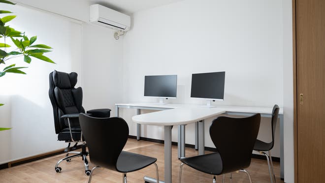 湯島駅1分。マルチモニタで捗るおこもり作業!ちょうどサイズの31㎡!最大9名!作業・ミーティング・小会議・ミニセミナーに!の写真1