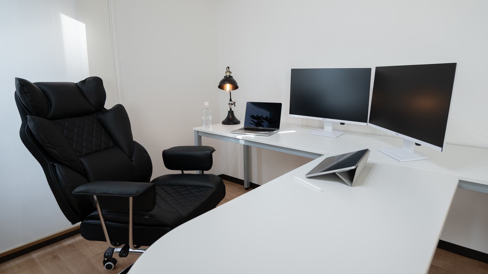 湯島駅1分。マルチモニタで捗るおこもり作業！ちょうどサイズの31㎡！最大9名！作業・ミーティング・小会議・ミニセミナーに！の写真12