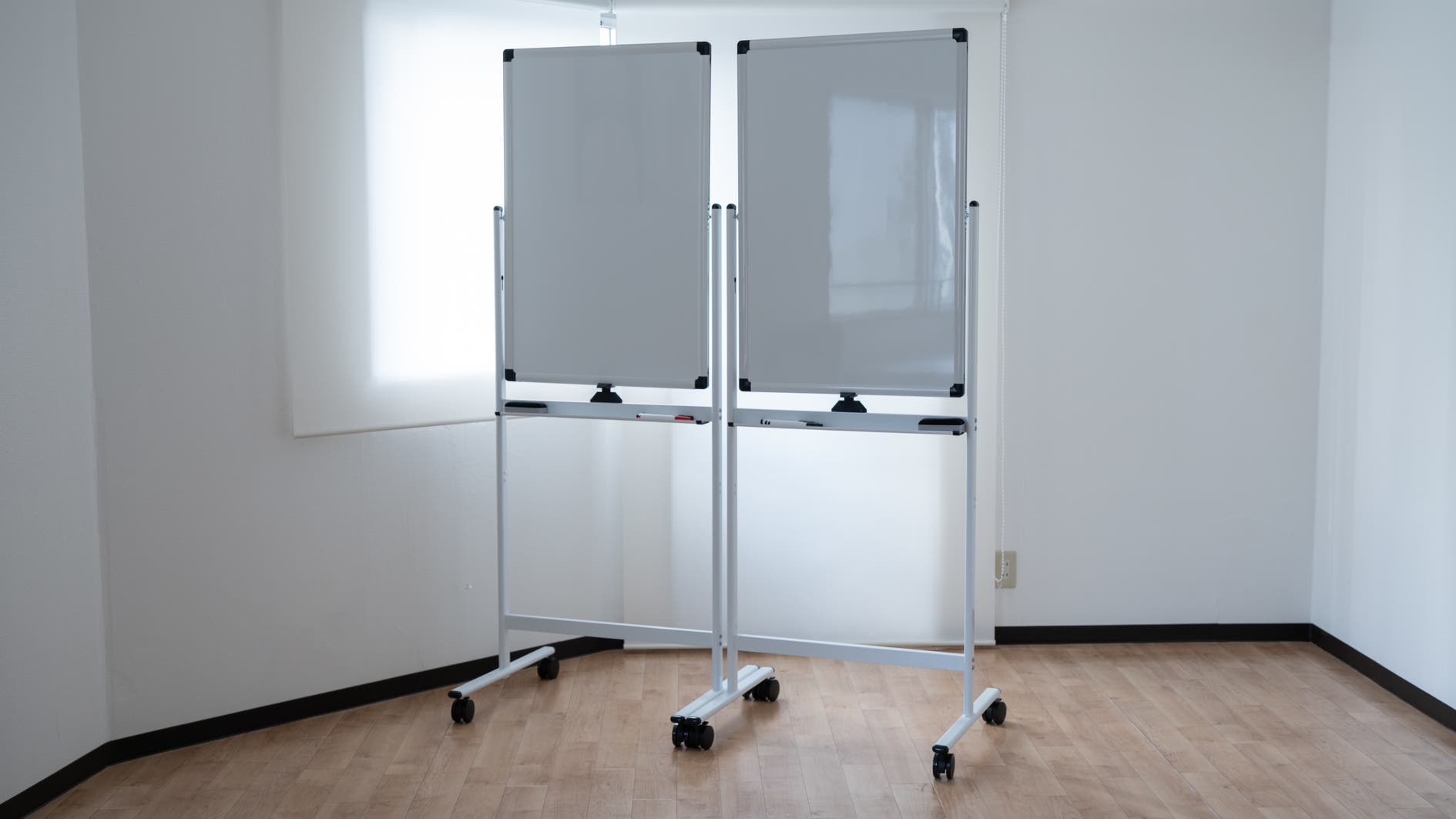 湯島駅1分。マルチモニタで捗るおこもり作業！ちょうどサイズの31㎡！最大9名！作業・ミーティング・小会議・ミニセミナーに！の写真17