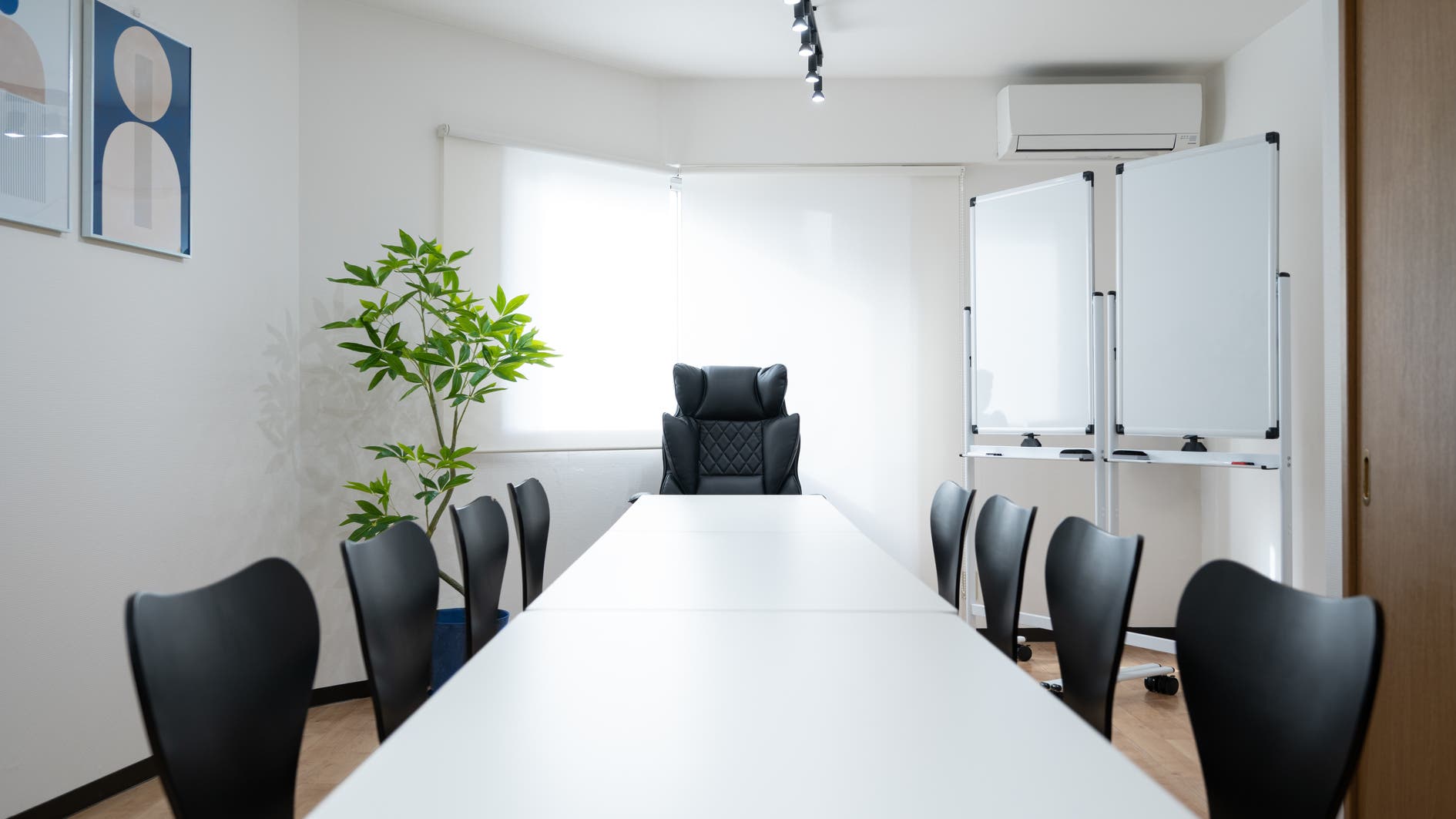 湯島駅1分。マルチモニタで捗るおこもり作業！ちょうどサイズの31㎡！最大9名！作業・ミーティング・小会議・ミニセミナーに！の写真11