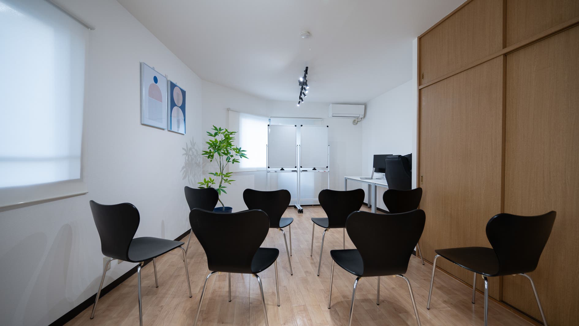 湯島駅1分。マルチモニタで捗るおこもり作業！ちょうどサイズの31㎡！最大9名！作業・ミーティング・小会議・ミニセミナーに！の写真15