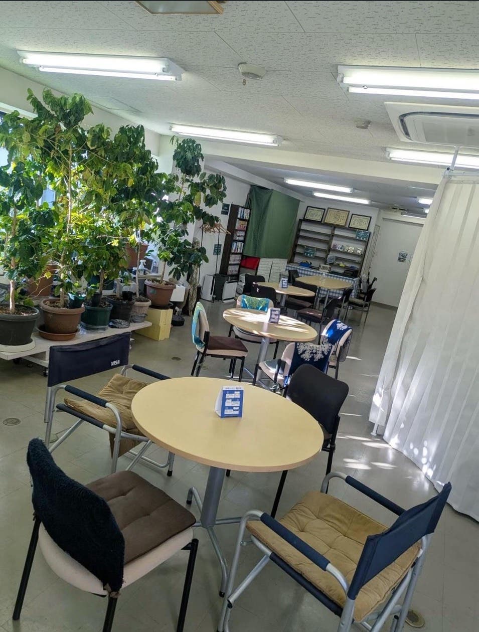 レンタルスペース【wit.】　コンビ二、スーパー　徒歩30秒の写真1