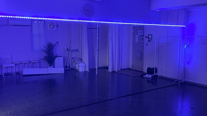 お手頃価格と十分な広さ!【横浜エリア|相鉄線天王町駅から徒歩6分】ダンス、ヨガ、楽器演奏などにおすすめ☆広々37㎡、大型鏡設置の写真4