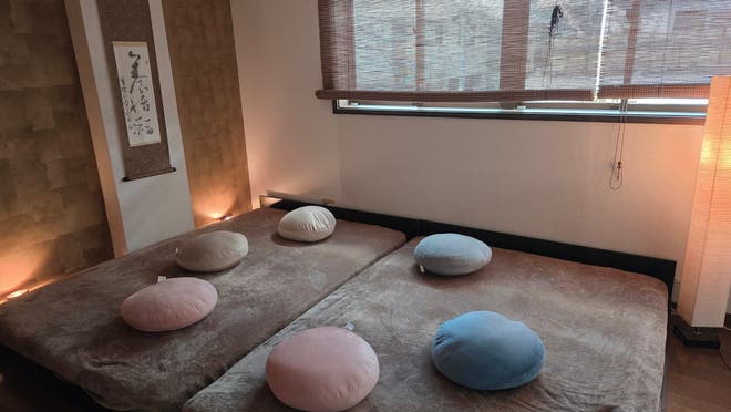 東新宿駅から徒歩30秒 特大まったりスペース/最大6名/空気清浄機ありの写真1