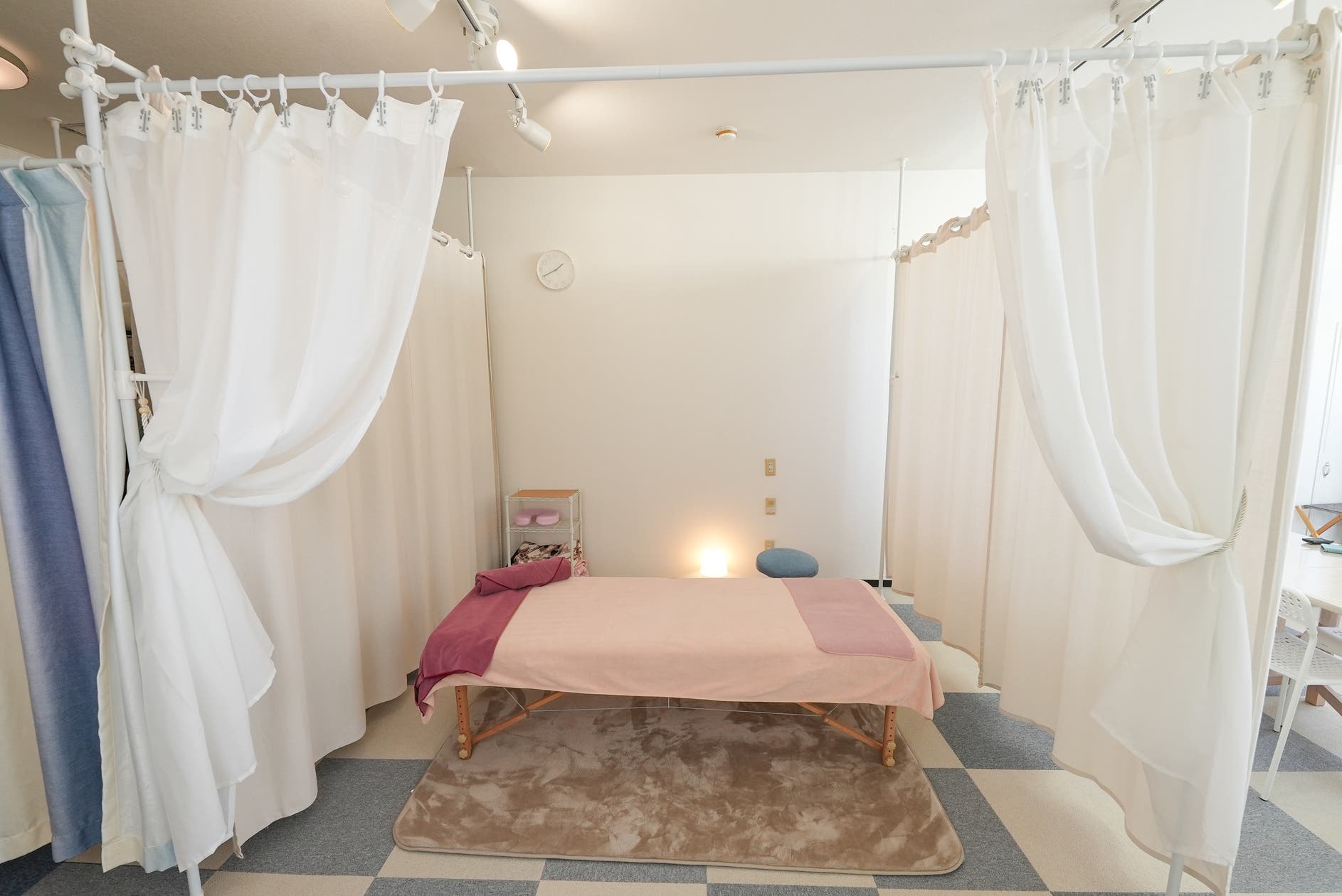 サロンベッドあり！お話会やカウンセリングにもおすすめ【駐車場あり】の写真2