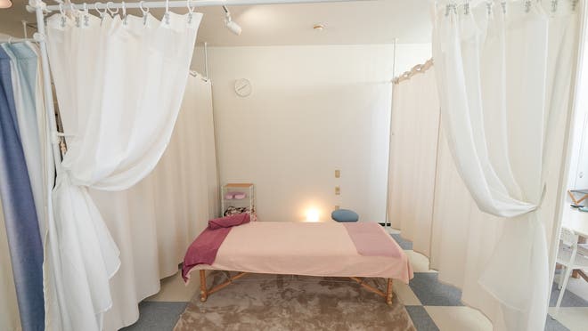 サロンベッドあり!お話会やカウンセリングにもおすすめ【駐車場あり】の写真2