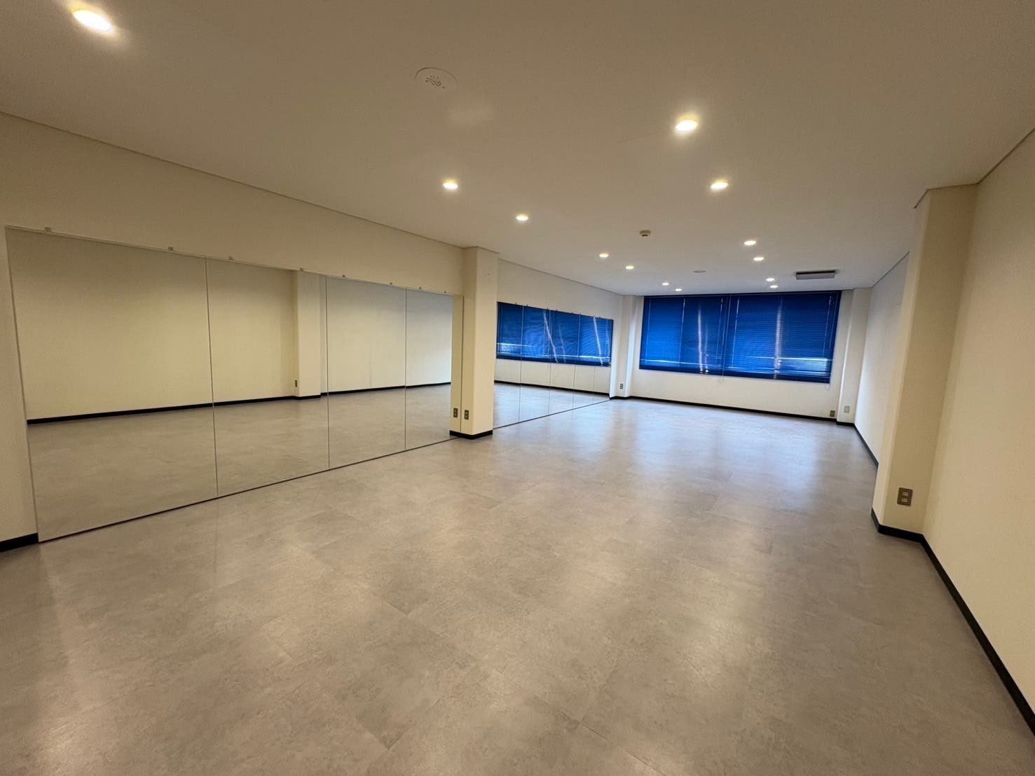 12/31Newオープン【五条駅徒歩8分】広々50㎡！長方形型で使いやすい★ダンス・ヨガ・演劇・ポージングの写真1