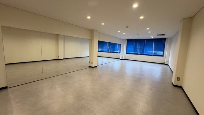 12/31Newオープン【五条駅徒歩8分】広々50㎡!長方形型で使いやすい★ダンス・ヨガ・演劇・ポージングの写真1