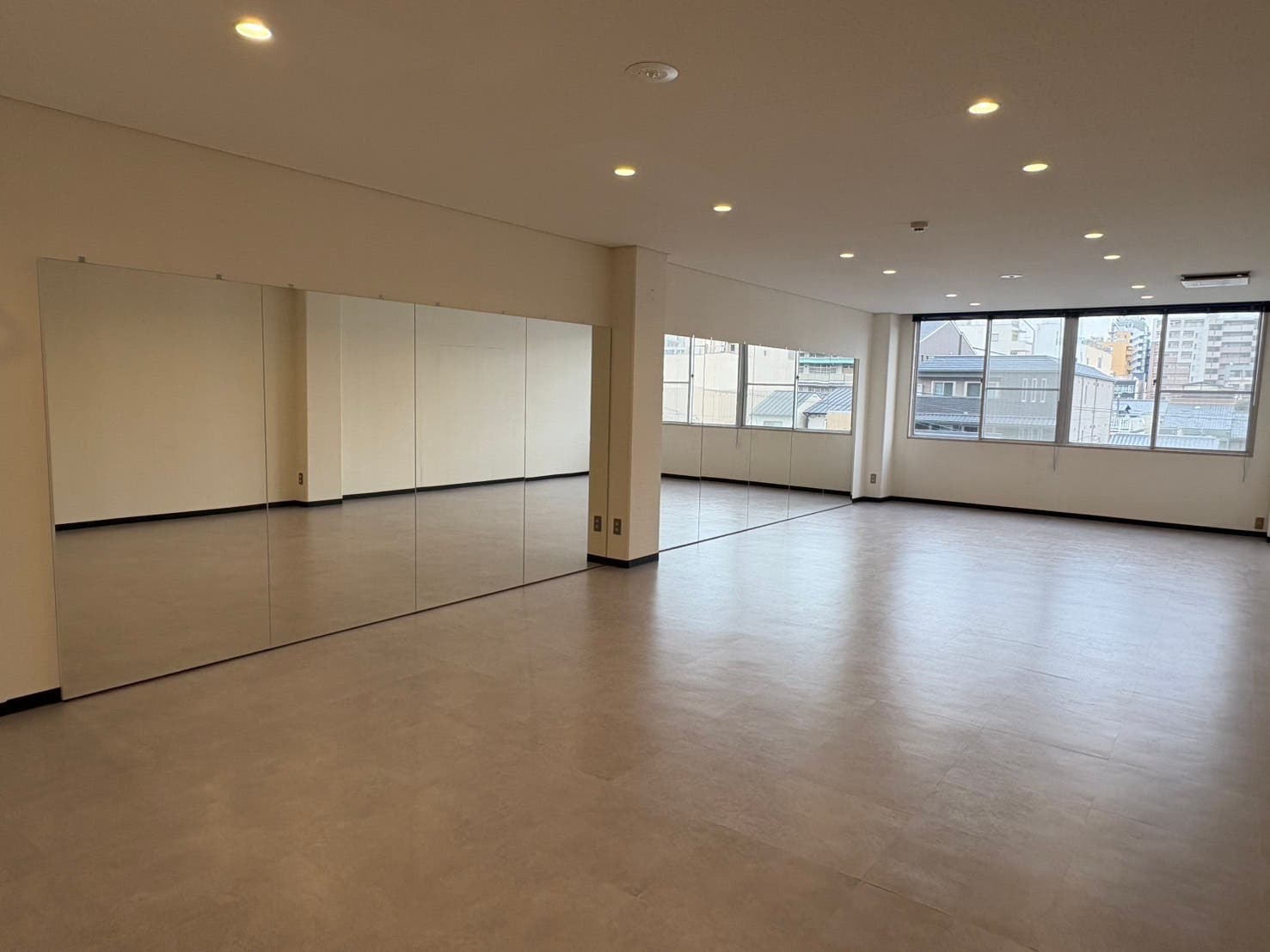 12/31Newオープン【五条駅徒歩8分】広々50㎡！長方形型で使いやすい★ダンス・ヨガ・演劇・ポージングの写真5