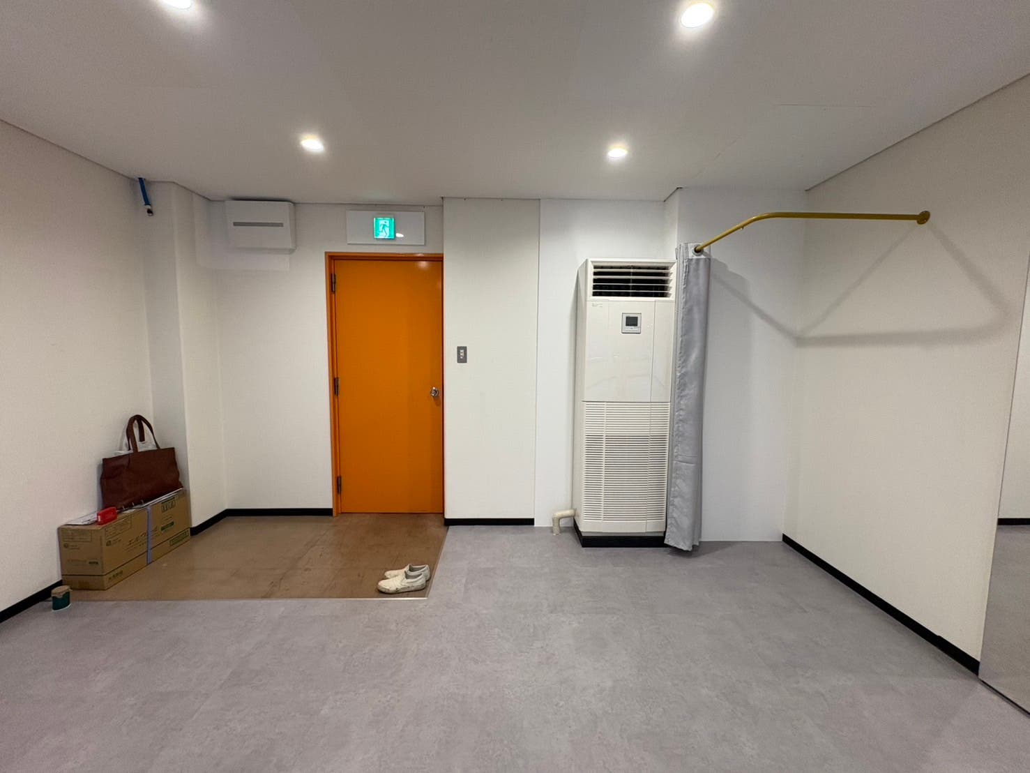 12/31Newオープン【五条駅徒歩8分】広々50㎡！長方形型で使いやすい★ダンス・ヨガ・演劇・ポージングの写真7