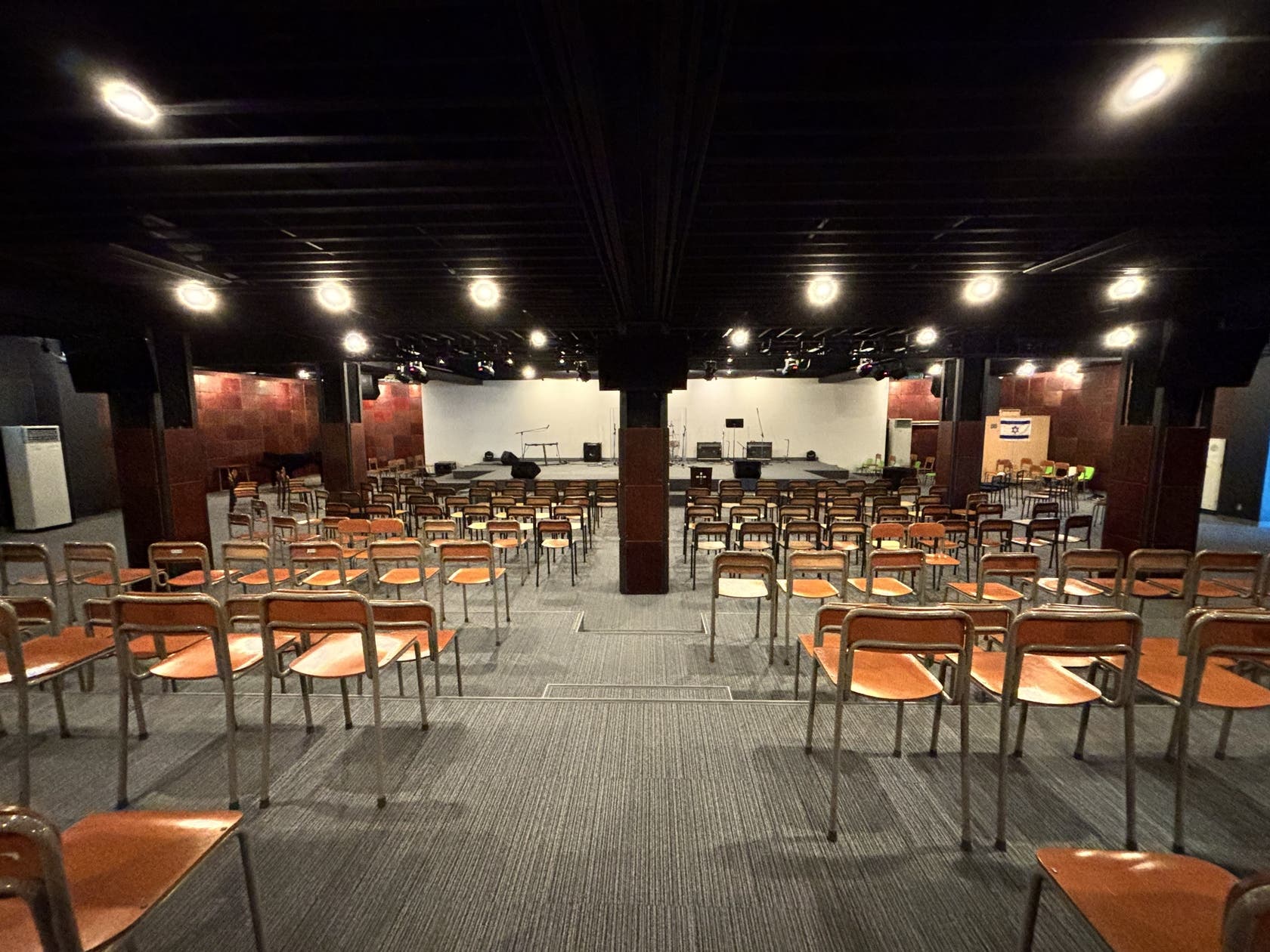 照明・音響設備を備え、300名規模のイベントもオペレーター対応でスムーズに開催可能！の写真2