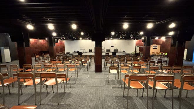 照明・音響設備を備え、300名規模のイベントもオペレーター対応でスムーズに開催可能!の写真2