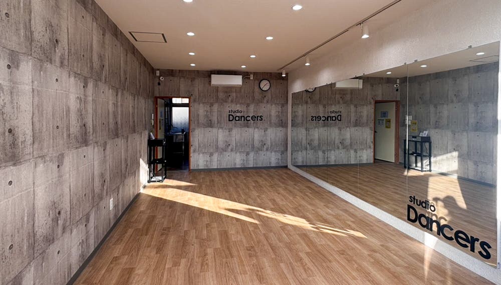 レンタルスタジオ ダンサーズ 宮崎高松店　当日予約可能！ダンスの集団・個人練習やレッスンの開催に最適な多目的スペースですの写真1