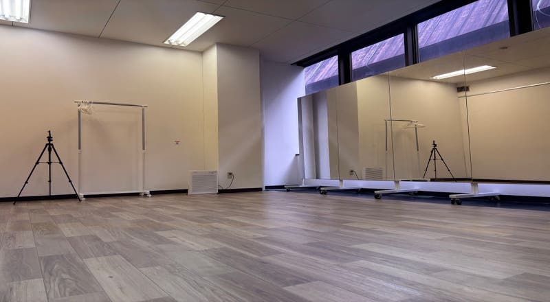 【仙台中心部一番町】ダンスができるレンタルスタジオ！幅5.4mの大型鏡ありの広々としたダンススペース