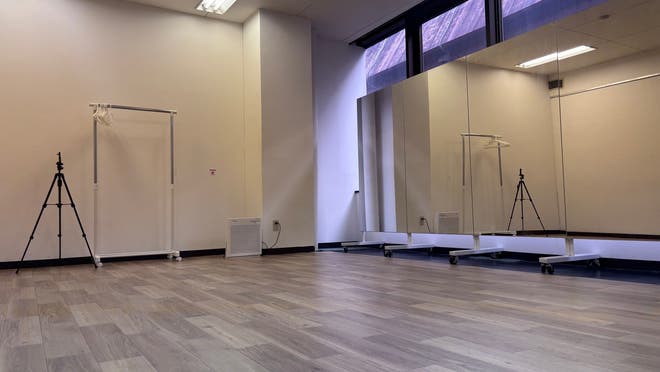 【仙台中心部一番町】ダンスができるレンタルスタジオ!幅5.4mの大型鏡ありの広々としたダンススペースの写真1