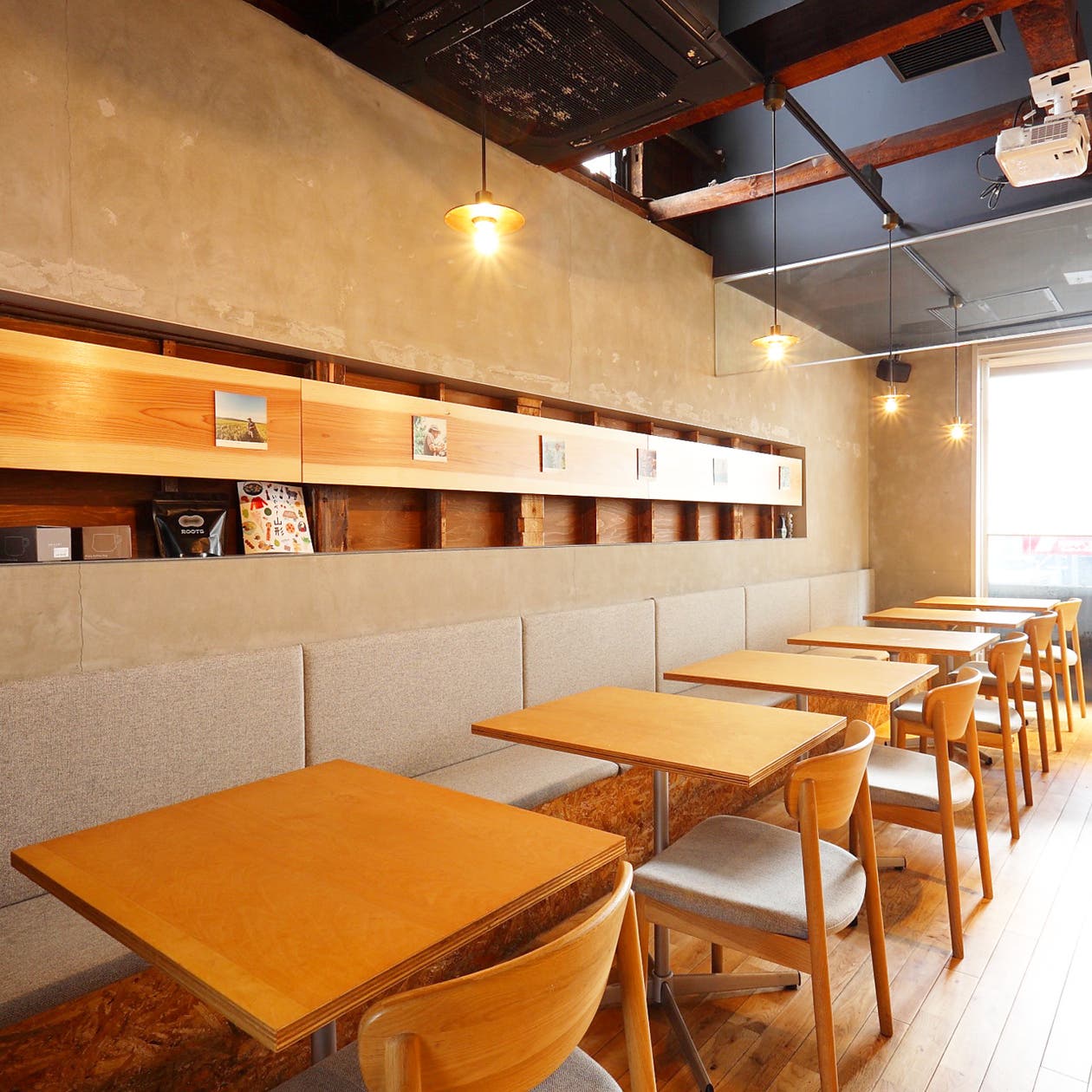 三軒茶屋駅から徒歩2分のカフェバーの写真2