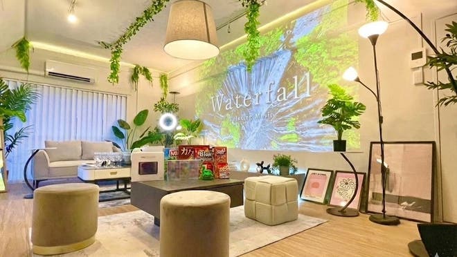 池袋駅徒歩5分🚶♂️最大12名◎交流会・懇親会に最適✨女子会・推し活🍃映画鑑賞🎥コスプレ撮影📷新年会🍷の写真4