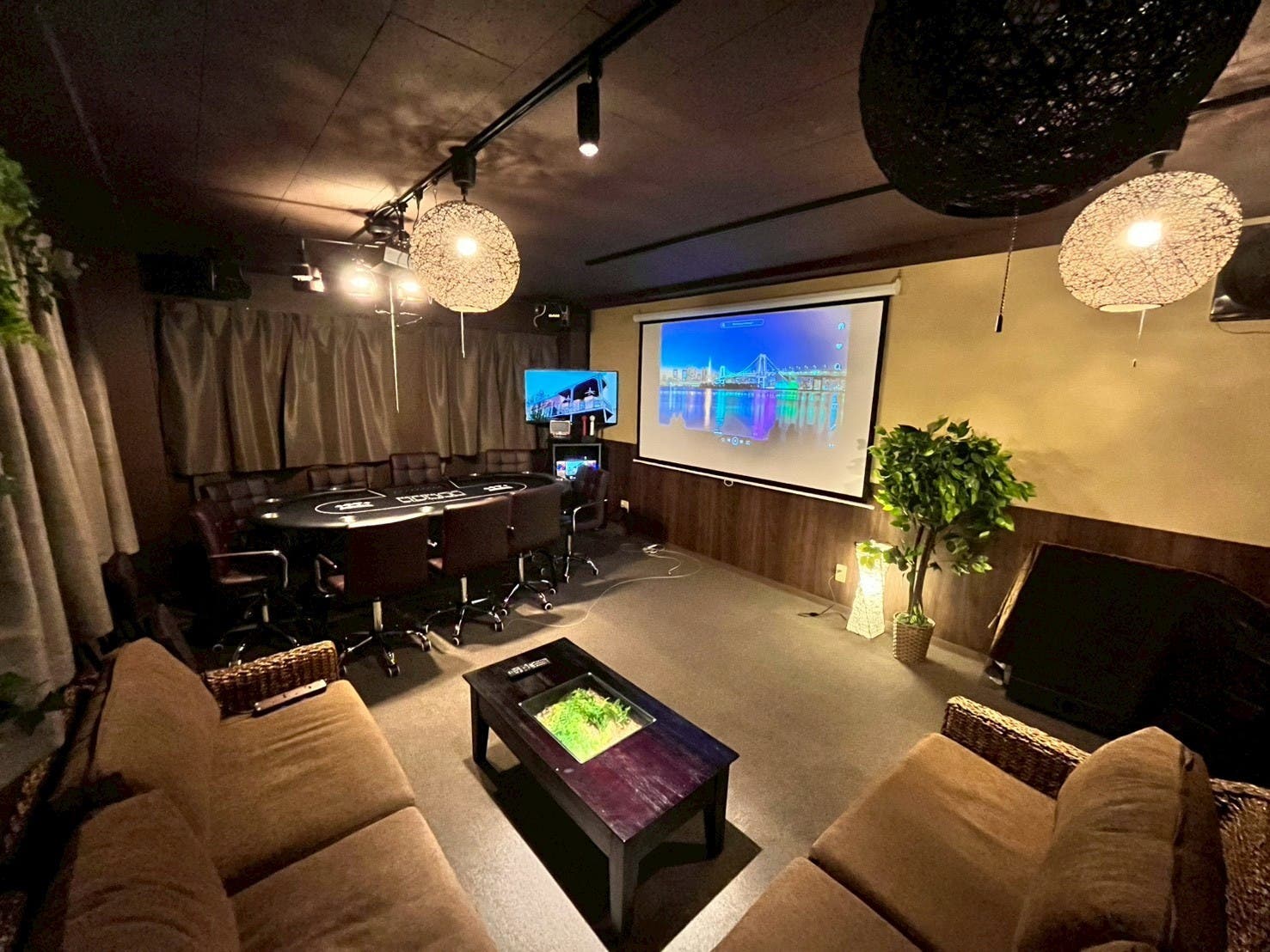 【FAMILYPOT 飯田橋2号店】駅徒歩5分 ポーカーテーブルやカラオケ、ダーツもあるパーティ向けバリ風スペースの写真2