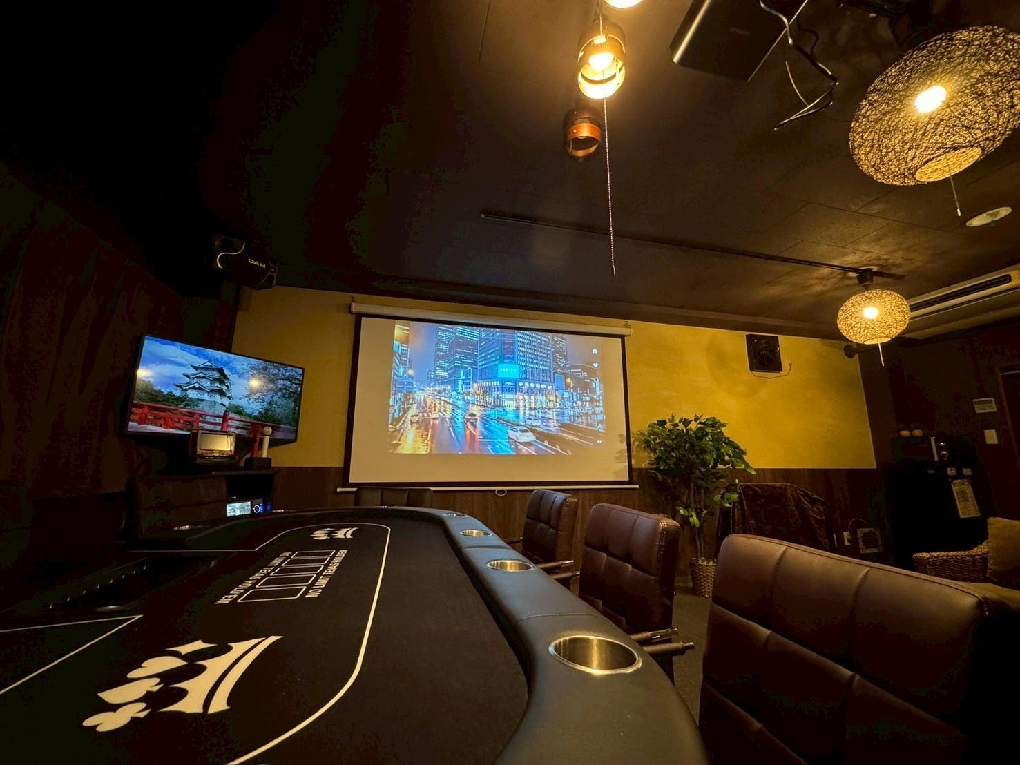 【FAMILYPOT 飯田橋2号店】駅徒歩5分 ポーカーテーブルやカラオケ、ダーツもあるパーティ向けバリ風スペースの写真4