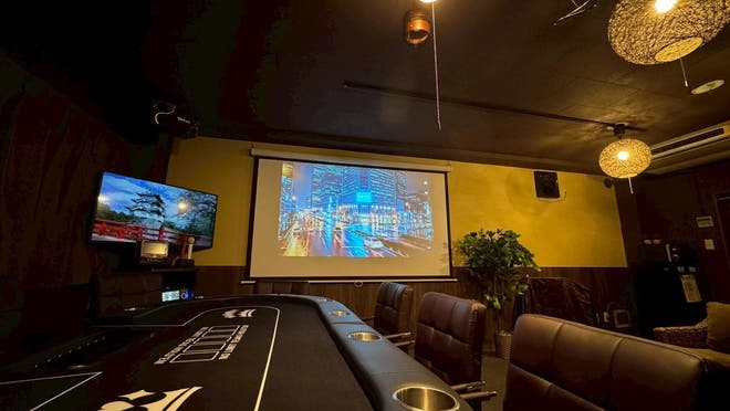 【FAMILYPOT 飯田橋2号店】駅徒歩5分 ポーカーテーブルやカラオケ、ダーツもあるパーティ向けバリ風スペースの写真4