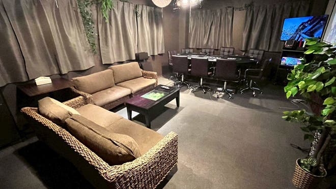 【FAMILYPOT 飯田橋2号店】駅徒歩5分 ポーカーテーブルやカラオケ、ダーツもあるパーティ向けバリ風スペースの写真5