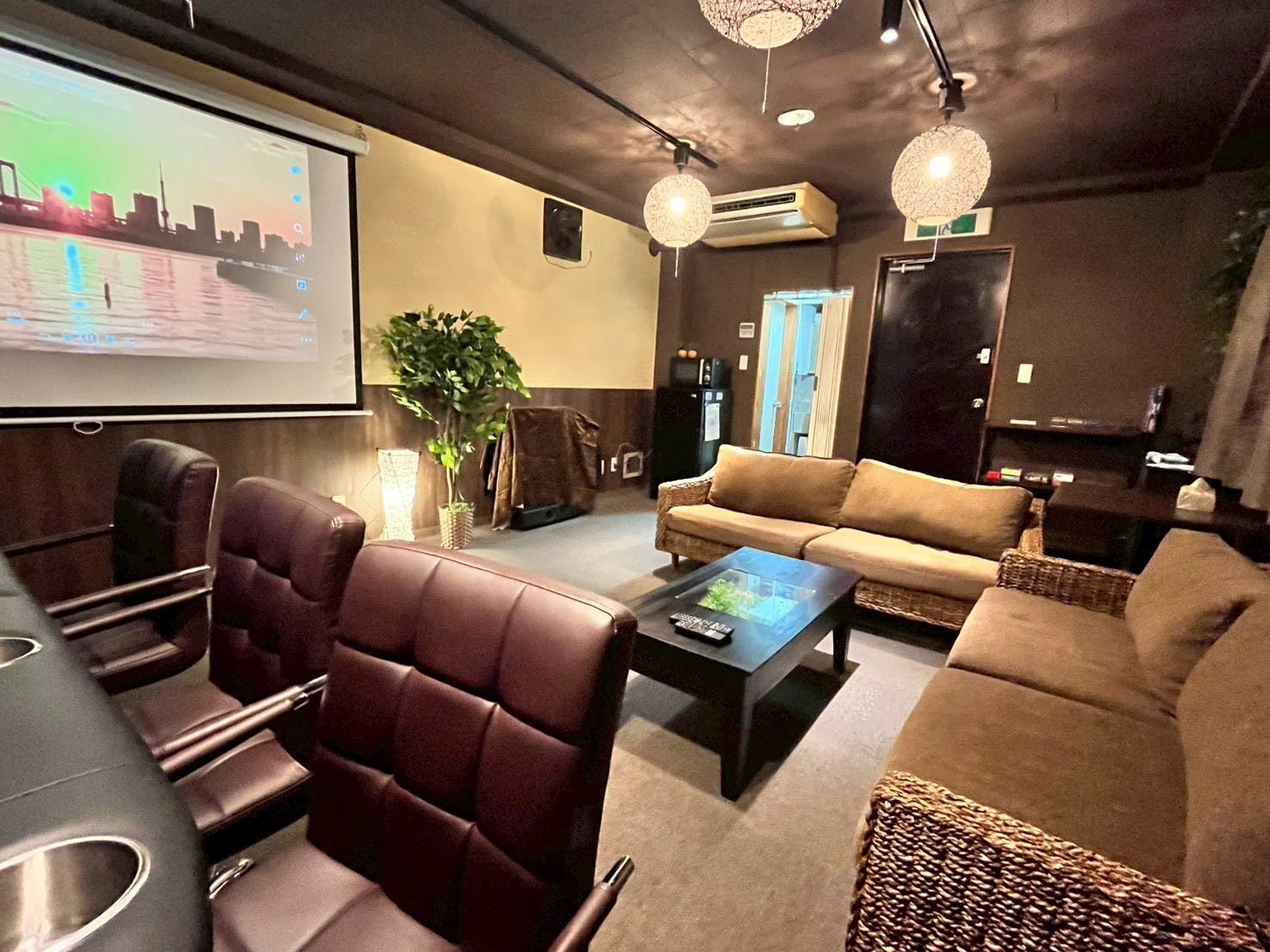 【FAMILYPOT 飯田橋2号店】駅徒歩5分 ポーカーテーブルやカラオケ、ダーツもあるパーティ向けバリ風スペースの写真3