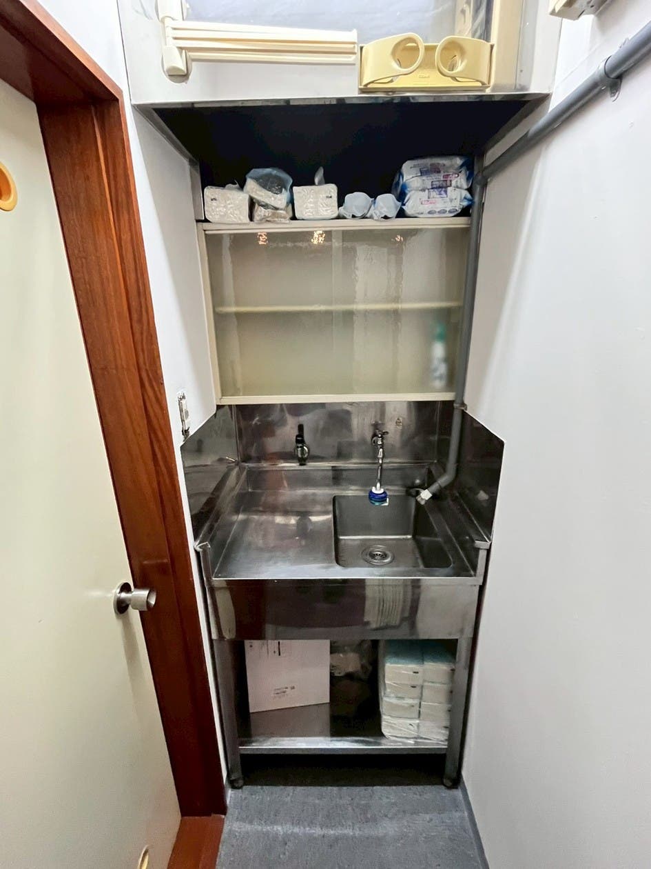 【FAMILYPOT 飯田橋2号店】駅徒歩5分 ポーカーテーブルやカラオケ、ダーツもあるパーティ向けバリ風スペースの写真10