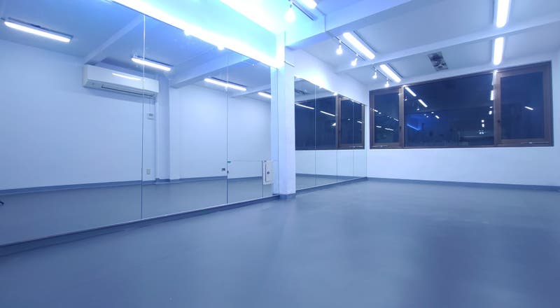 【2025年12月NEWOPEN】人気【最大20名】駅チカ★日本橋エリア★最高級舞台床リノリウム★ダンス&バレエ