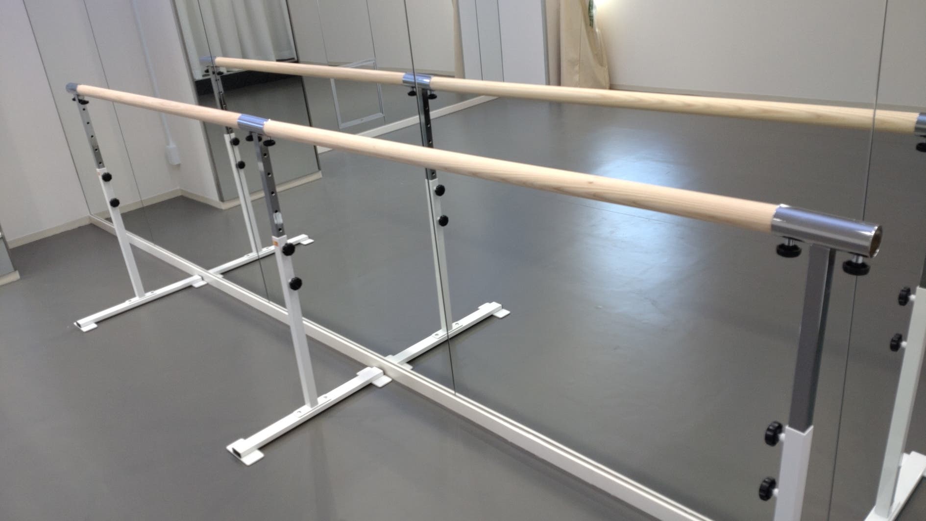 【2025年12月NEWOPEN】人気【最大20名】駅チカ★日本橋エリア★最高級舞台床リノリウム★ダンス&バレエの写真2