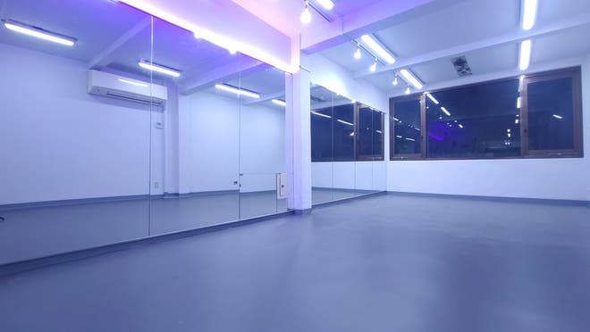 【2025年12月NEWOPEN】人気【最大20名】駅チカ★日本橋エリア★最高級舞台床リノリウム★ダンス&バレエの写真4