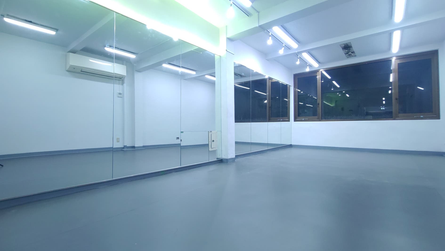 【2025年12月NEWOPEN】人気【最大20名】駅チカ★日本橋エリア★最高級舞台床リノリウム★ダンス&バレエの写真5