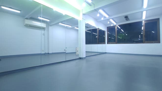 【2025年12月NEWOPEN】人気【最大20名】駅チカ★日本橋エリア★最高級舞台床リノリウム★ダンス&バレエの写真5