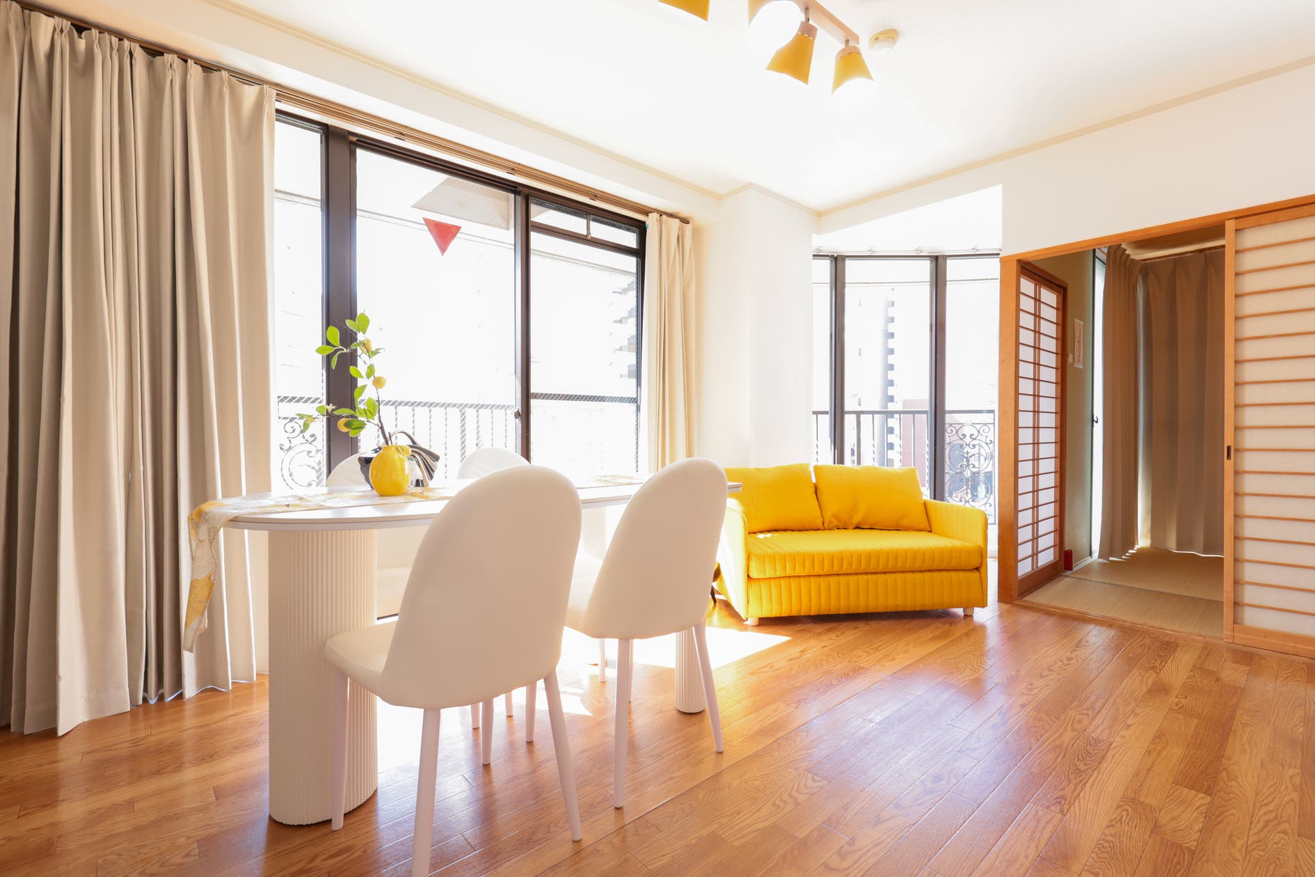 大阪市中心｜生活感のある3LDK｜商品撮影・Vlog・対談に最適の写真1