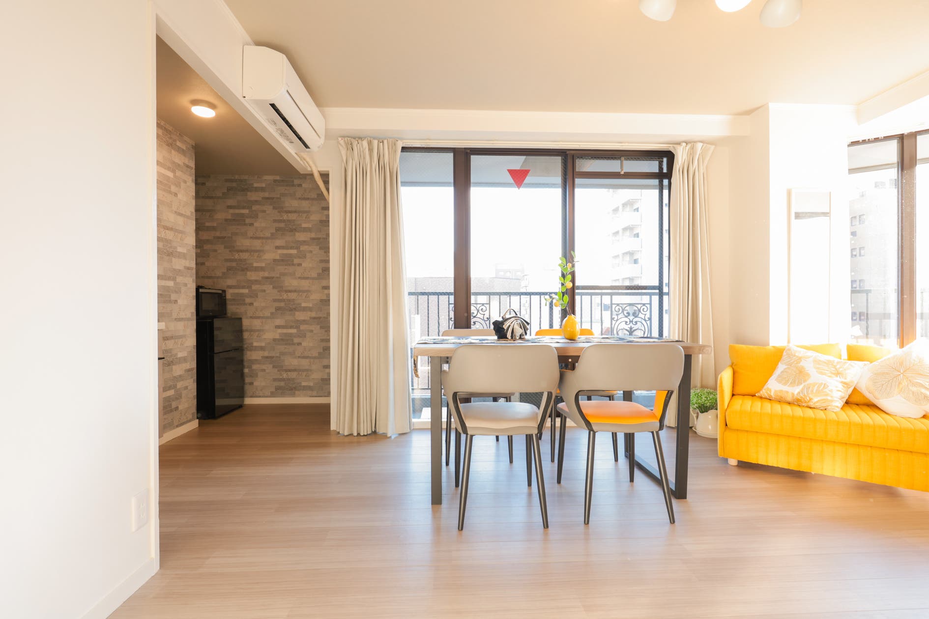 大阪市中心｜生活感のある3LDK｜商品撮影・Vlog・対談に最適の写真2